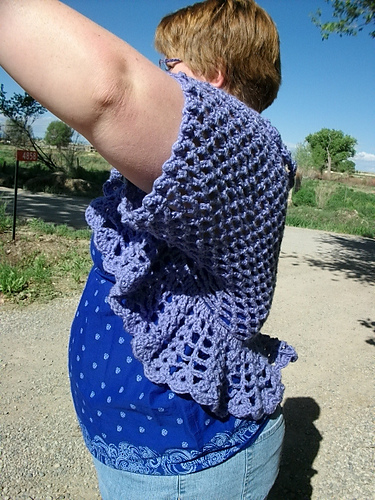 Ravelry: Romantic Plus Size Shrug pattern by Copper Llama Studio
