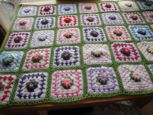 Ravelry: Flower Grannies pattern by Amanda Wheeldon