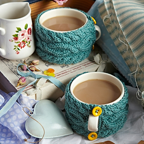 Ravelry: Cable Mug Hug pattern by Kyoko Nakayoshi