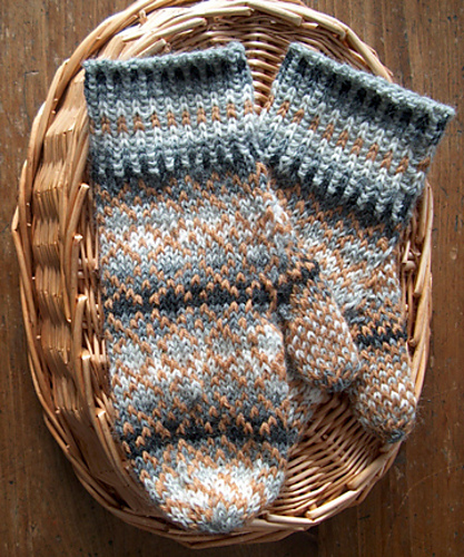 Ravelry: Fair Isle Shaded Mittens pattern by Claudia Krisniski