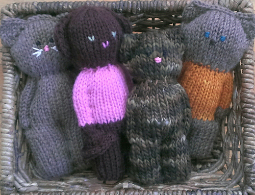 Ravelry: Charlie Bear pattern by Apropos of Knitting