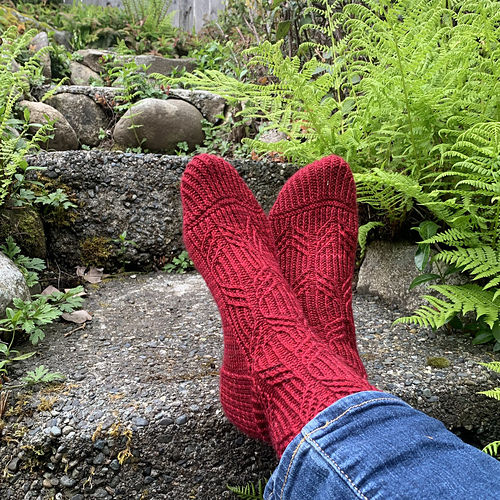 Ravelry: Traces in the Sand Socks pattern by Lisa Hannes