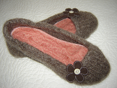 Ravelry: Seamless Slippers pattern by Lisa Gerber