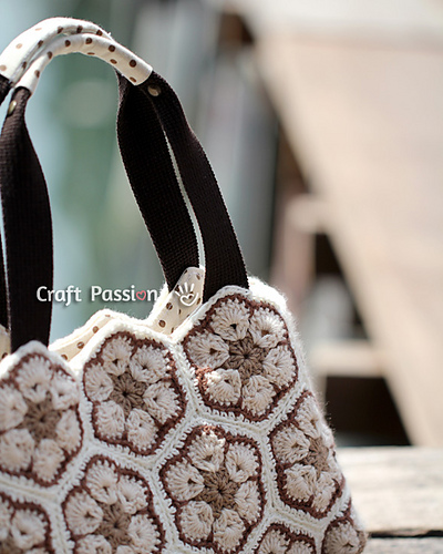 Ravelry: African Flower Purse pattern by Joanne Loh