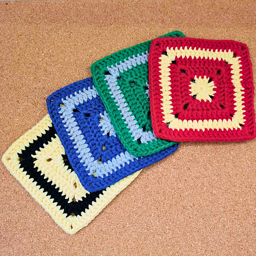 Ravelry: Solid Granny Square pattern by Sammi Zheng