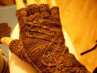Ravelry: craftyfoxx's Brass Winding Way Mitts