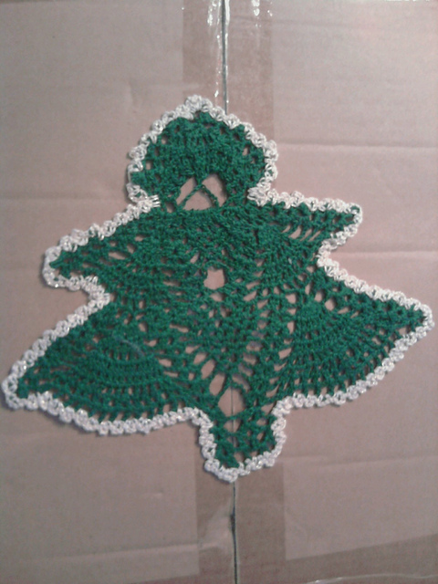 Ravelry: CHRISTMAS TREE DOILY pattern by Lorraine Hurd