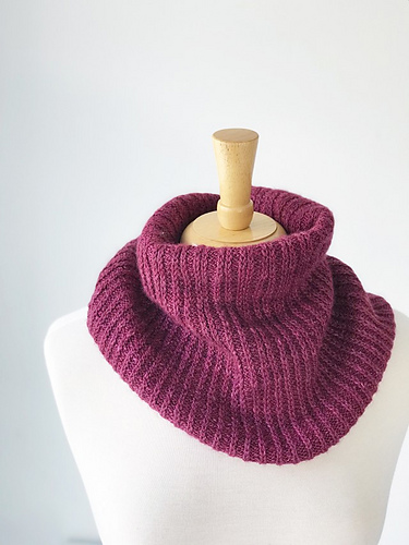 Ravelry: Slip Stitch Rib Cowl pattern by Craig Rosenfeld
