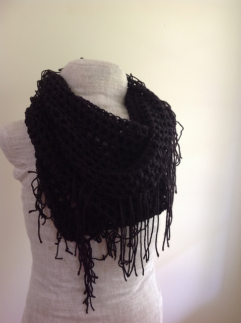 Ravelry: Fringe Infinity Scarf pattern by Undeniable Glitter- Alyssa