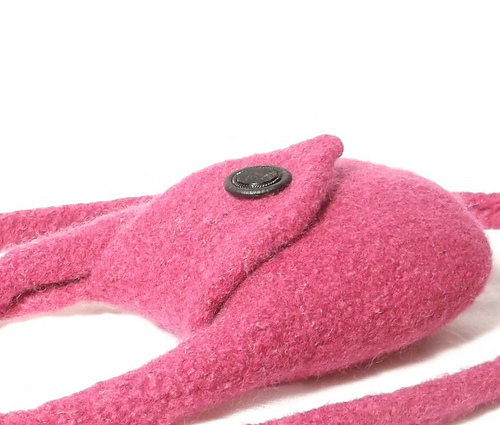 Ravelry: Laila Felt shoulder Bag pattern by Claire Fairall Designs