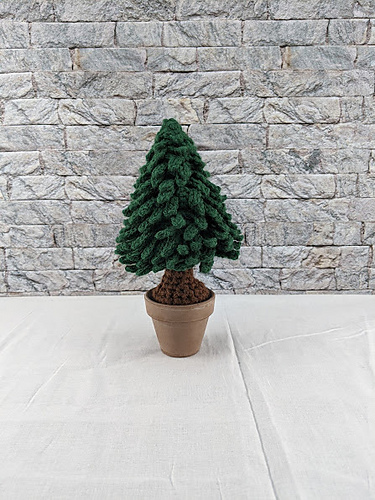 Ravelry: Small Christmas tree pattern by Lauren B Parks