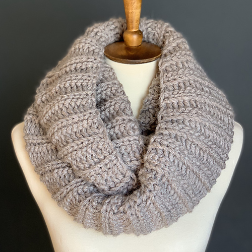 Ravelry: Bayside Ribbed Infinity Scarf pattern by Amy Minard