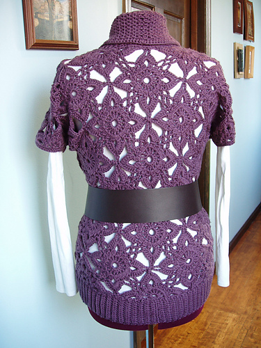 Ravelry: Calla Lily Cowl pattern by Robyn Chachula