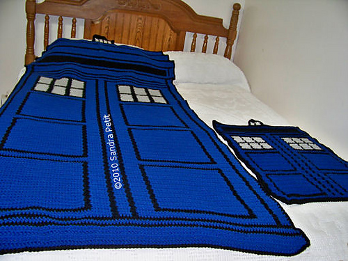Ravelry: Mini Police Box pattern by Sandra Petit