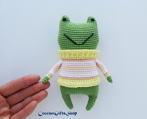 Ravelry: Amigurumi Frog in sweater pattern by Irina Mulyavko