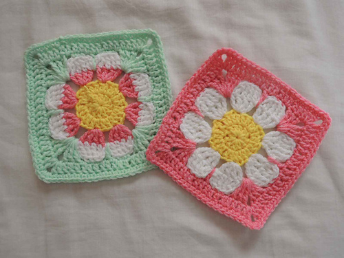 Ravelry: Spring Blossom Square pattern by Theemuts Tinka