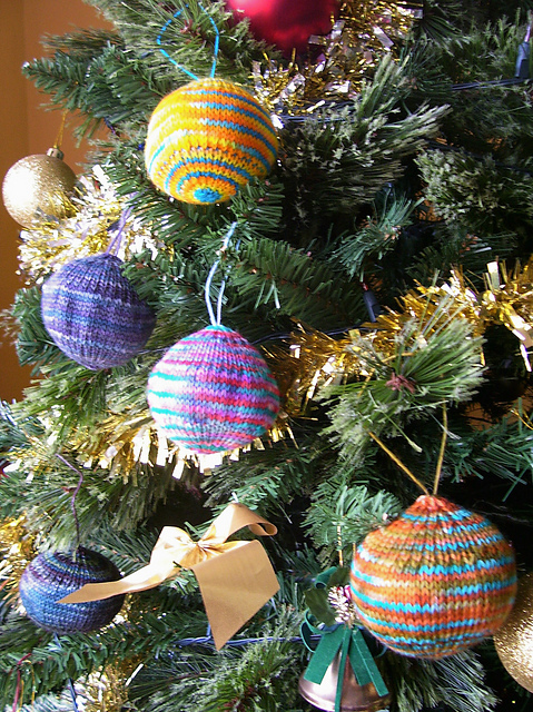 Ravelry: Baubles pattern by Christabel Seneque
