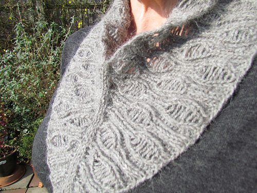 Ravelry: Fantasia Cowl pattern by Tracy Birch