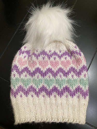 Ravelry: Amor Amor Hat pattern by Azahar Knits