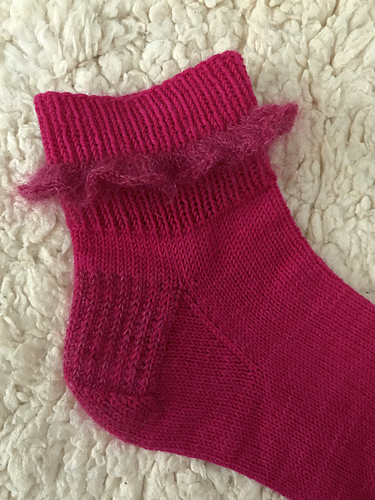 Ravelry: Soft Ruffle Socks pattern by Allison Schmidt