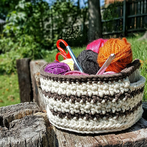 Ravelry: Heartmade Basket pattern by Daisy Pike