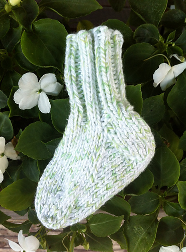 Ravelry: Simple Baby Socks pattern by Alexandra Parks