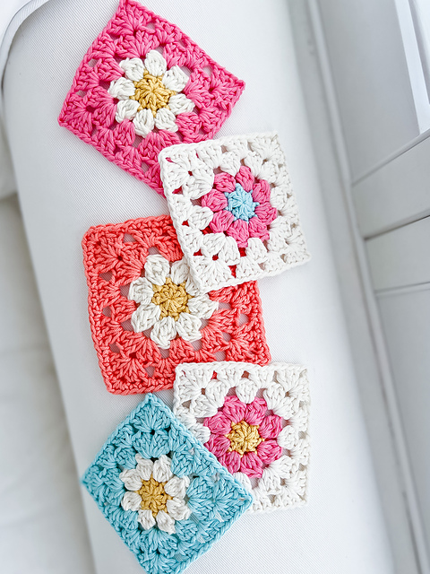 Ravelry: Daisy Granny Square pattern by Lauren Brown
