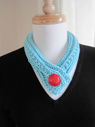 Ravelry: Bold Button Neckpiece pattern by Kathy North