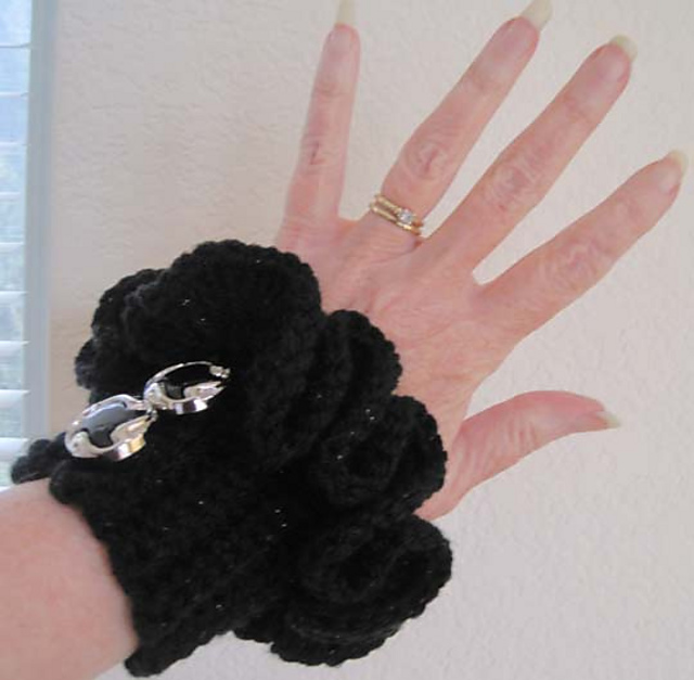 Ravelry: Chunky Ruffled Button Cuffs pattern by Kathy North