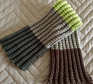 Ravelry: #39 Reversible Ribbed Scarf pattern by Abigail Liles