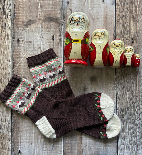 Ravelry: Christmas Pudding socks pattern by Stone Knits