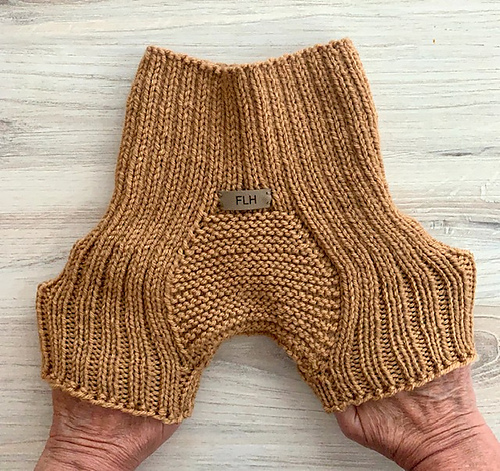 Ravelry: Skye Soakers and Shorts pattern by Debra Gorman