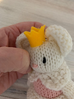 Ravelry: Pocket Buddies No8 pattern by Debra Gorman