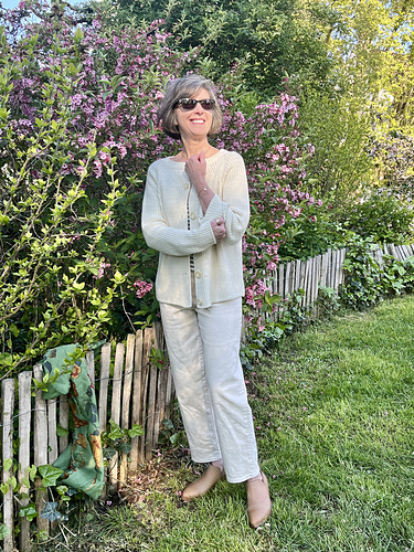 Ravelry: Effortless pattern by Deborah Doherty