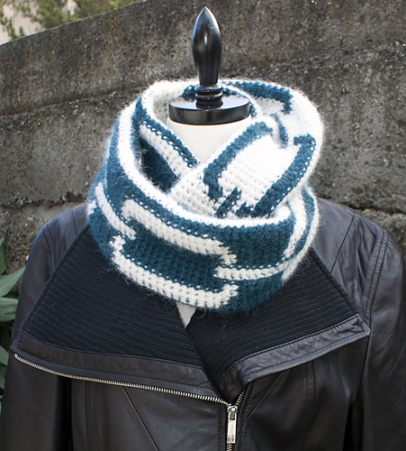 Ravelry: Infinity Chain Scarf pattern by Deja Joy