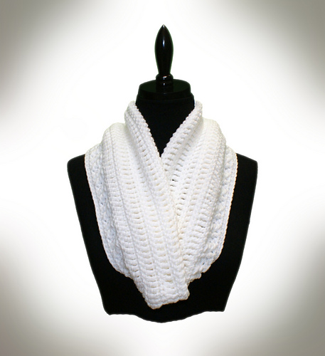 Ravelry: Which Way Reversible Cowl pattern by Deja Joy