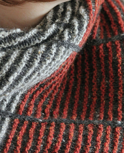 Ravelry: Sos pattern by Plays With Fibre