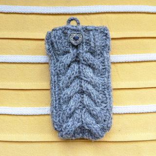 Ravelry: Cabled Freestyle Libre Reader Case pattern by Adela Reid
