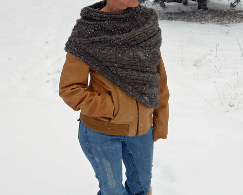 Ravelry: The Seam - District 12 Cowl pattern by Dahlia in Bloom