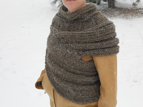 Ravelry: The Seam - District 12 Cowl pattern by Dahlia in Bloom