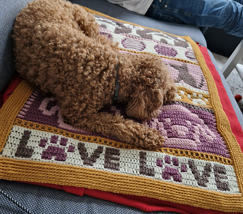 Ravelry: Mosaik-Decke "Hundeliebe" pattern by Julia Lietzke