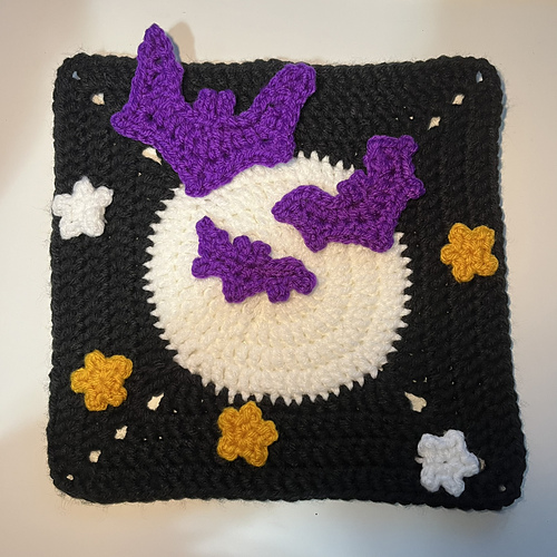 Ravelry: Halloween Bats Granny Square pattern by Wiam's Crafts