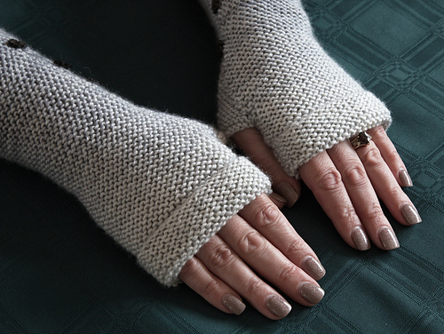 Ravelry: Garter gauntlets pattern by Susan Distel