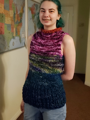 Ravelry: Cropped Bulky Vest pattern by Camelia Mit