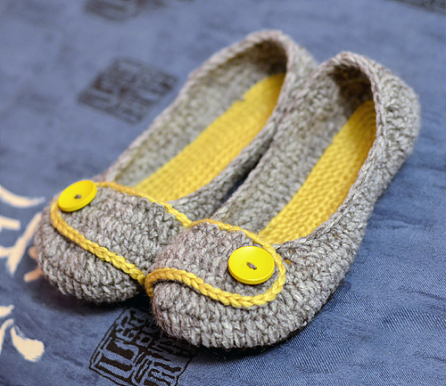 Ravelry: Violet Women's House Slipper pattern by Lorin Jean