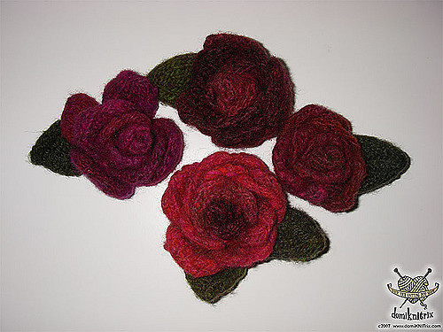 Ravelry: Flower Pins pattern by Jennifer Stafford