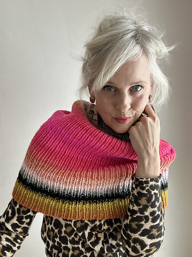 Ravelry: Friday Shrug pattern by Jackie Rose