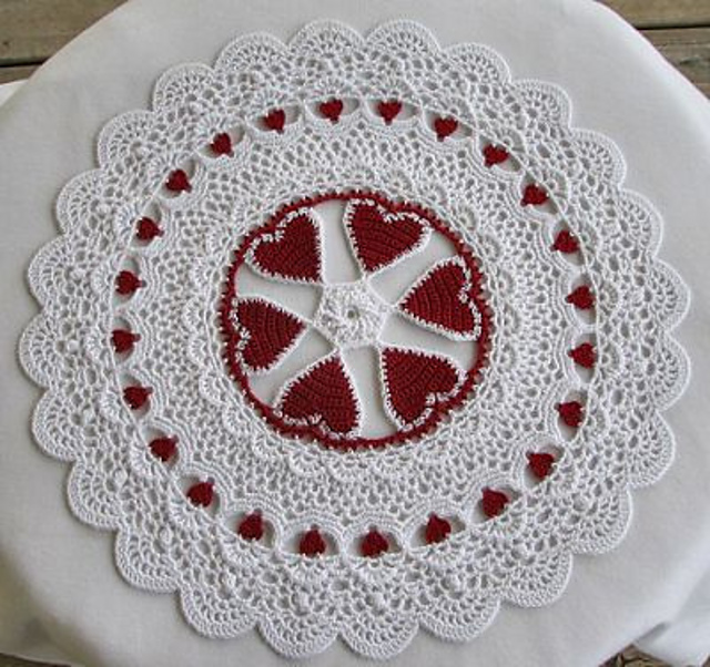 Ravelry: Valentine Heart Doily pattern by Donna Gladfelter