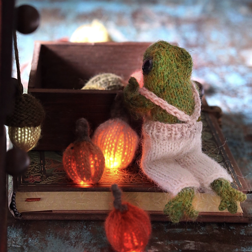 Ravelry: Frog and Toad pattern by Claire Garland