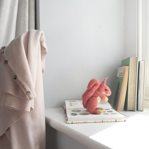 Ravelry: Mini Red Squirrel pattern by Claire Garland